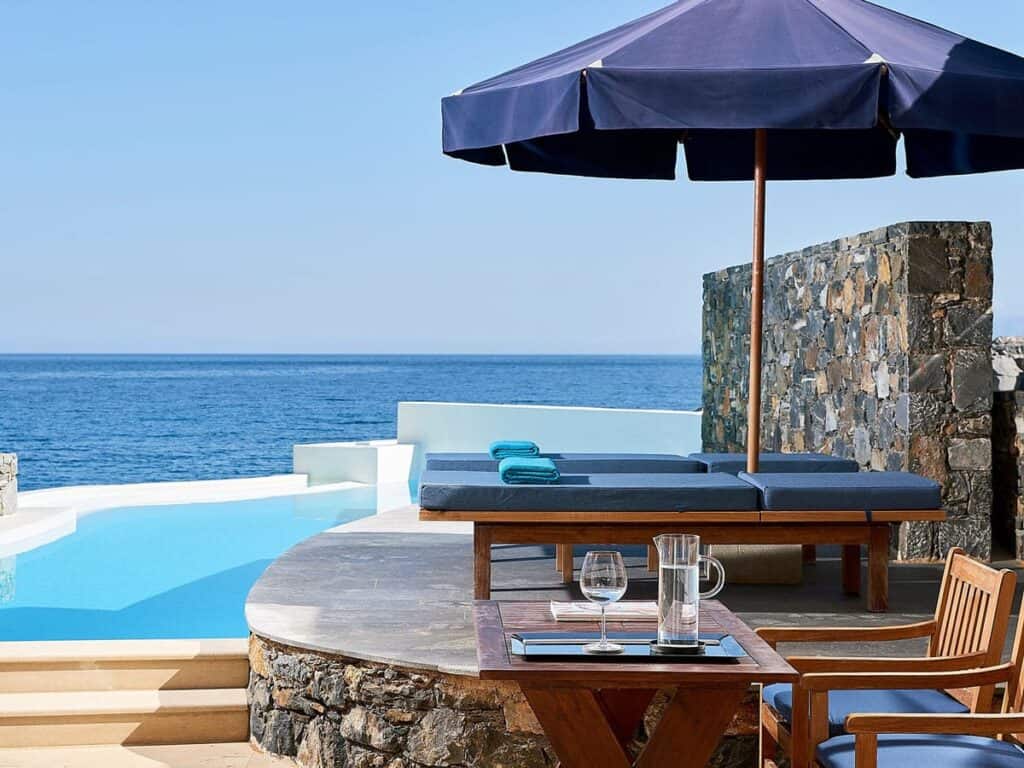 27+ Wow Hotels With Private Pools In-Room!