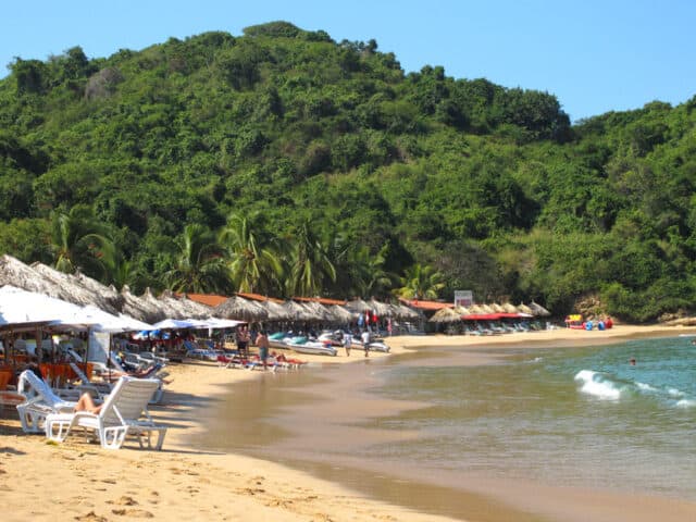 The 8 Best Ixtapa and Zihuatanejo Beaches – Sand In My Suitcase
