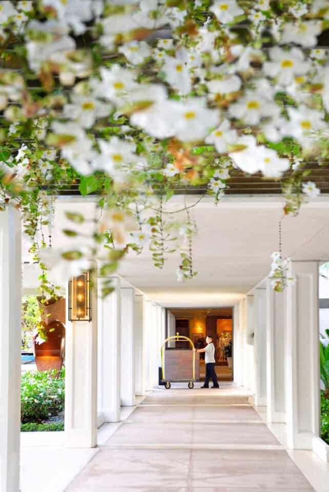 Halekulani Review: It's Heavenly at this Honolulu Hotel!